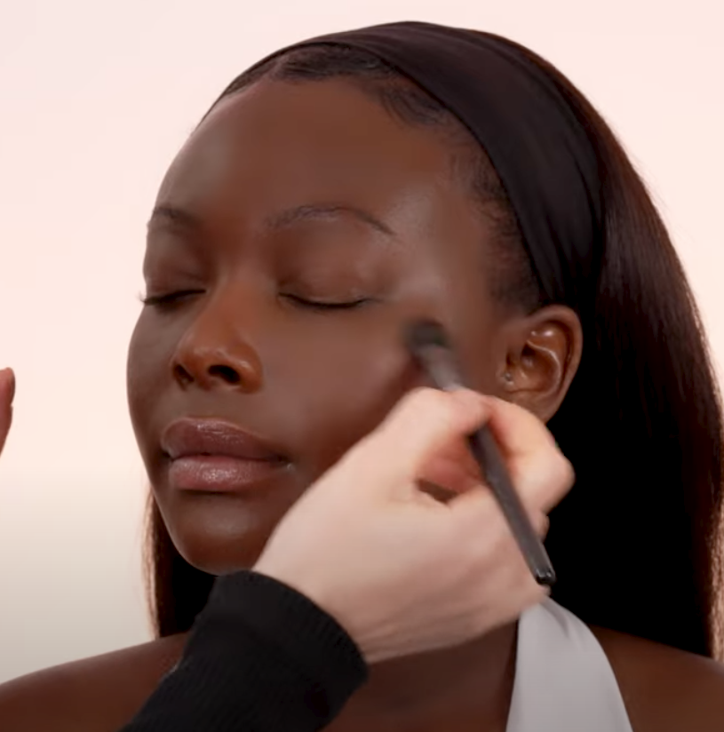 Very fine and soft setting powder with an unbelievable skin feel and ...